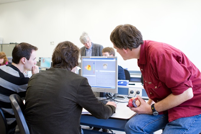 ECGSIM: The interactive ECG tool for research and education